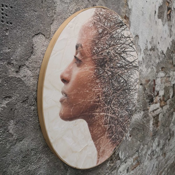 Muse face brown branch round 60cm